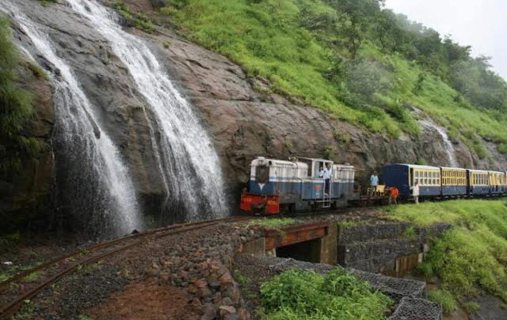 About Matheran Tourism | Matheran Hotels in Railway Stations & Market